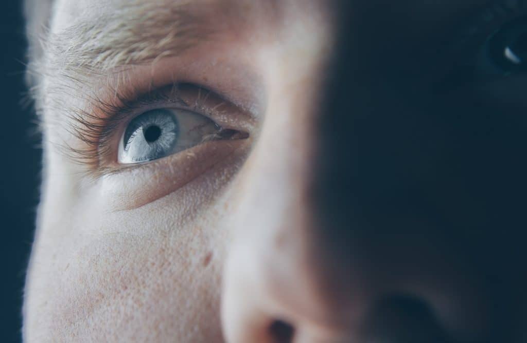 10 Signs of Aging Eyes - How to Identify and Treat Them